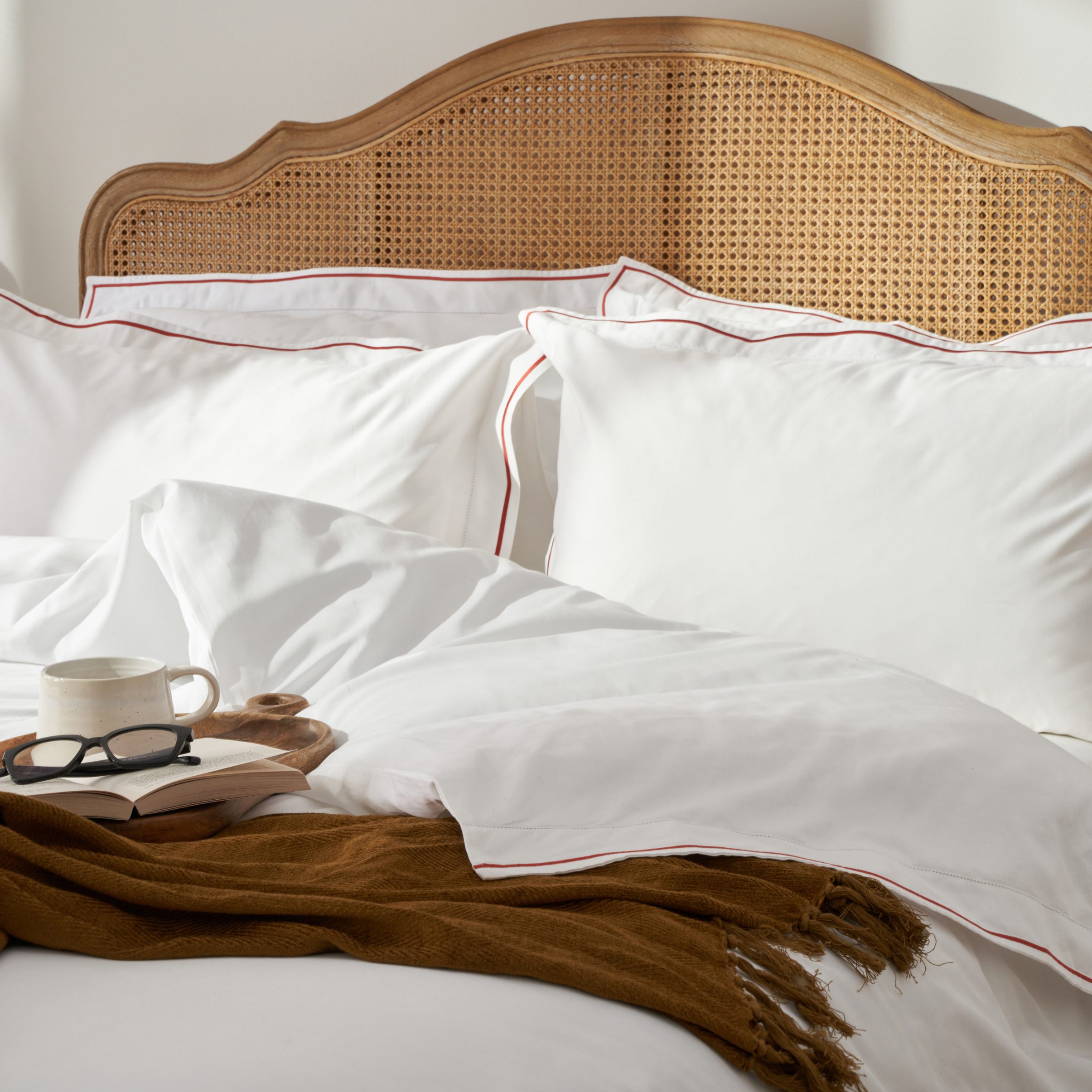 Your Guide to Bed Linen: Materials, Styles & Sizing for Timeless Comfort